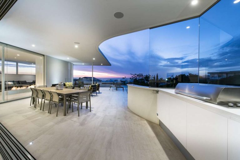 City Beach House in Perth, Australia by Cambuild & Banham Architects ...