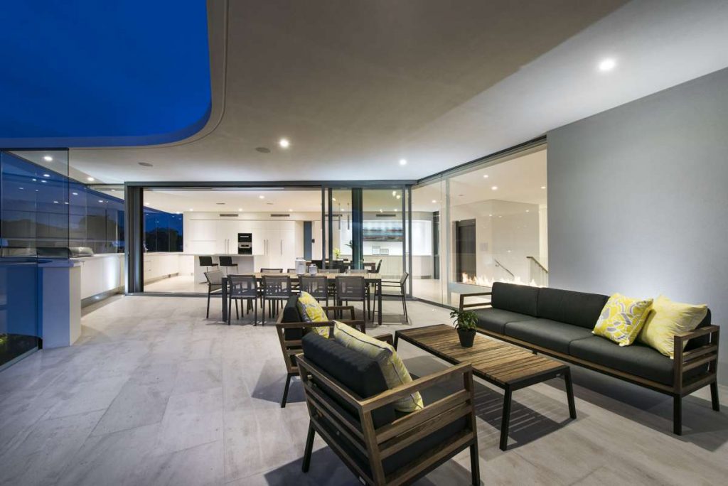 City Beach House in Perth, Australia by Cambuild & Banham Architects ...