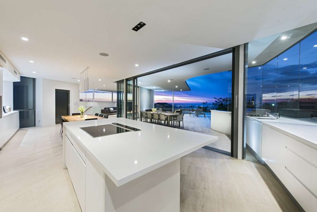 City Beach House in Perth, Australia by Cambuild & Banham Architects ...