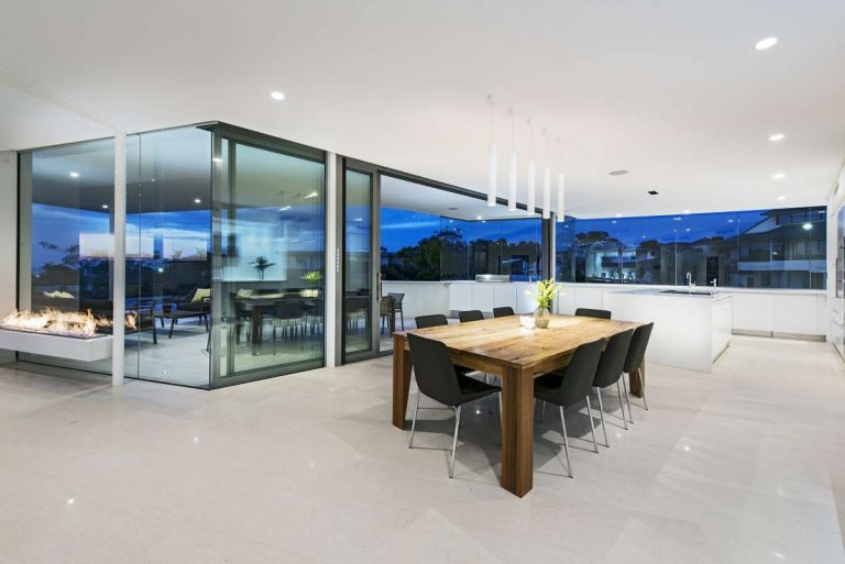 City Beach House in Perth, Australia by Cambuild & Banham Architects ...