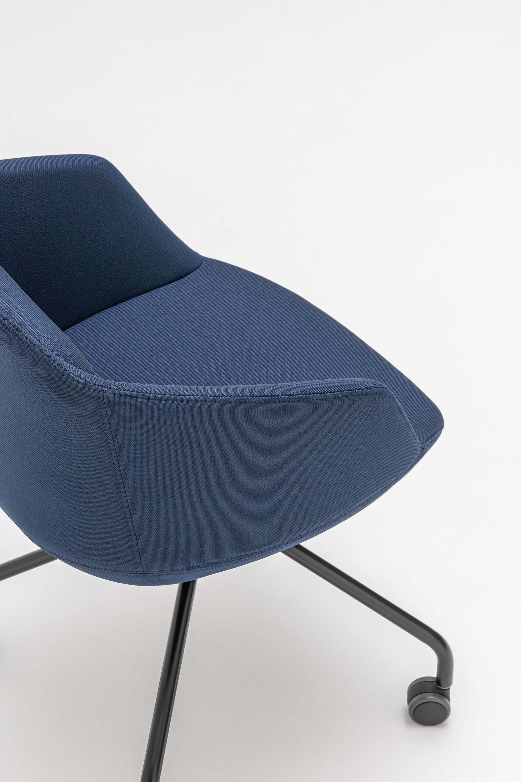 MDD Ultra Fabric Conference Chair w/4-Star Metal Base & Castors