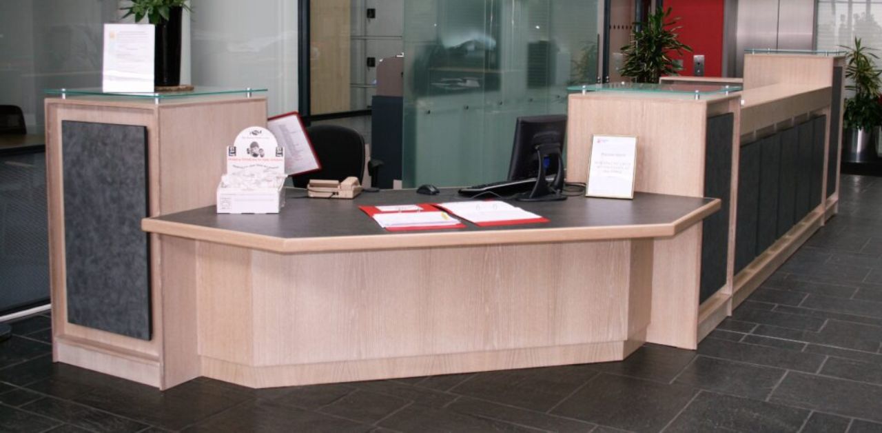 Large Office Reception Desks for Strong Impressions